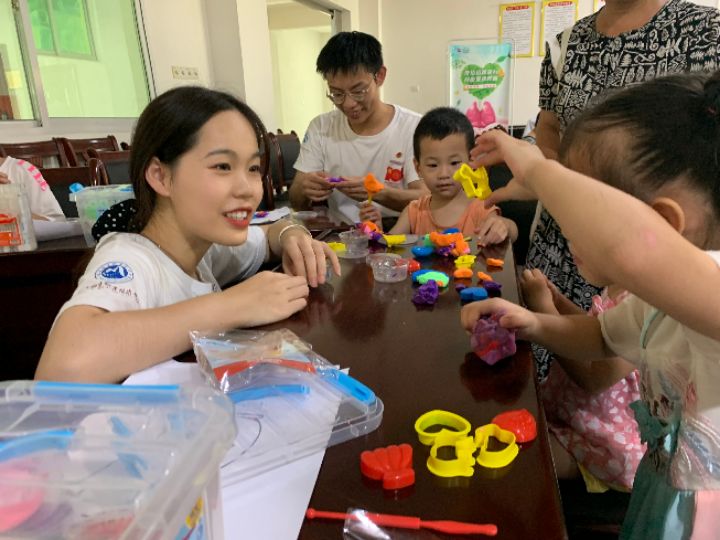 遇“践”青春队暑期三下乡：追寻红色经典，传承革命精神。